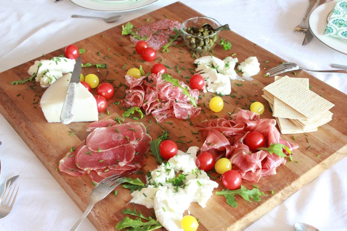 Forrett med oster og skinker