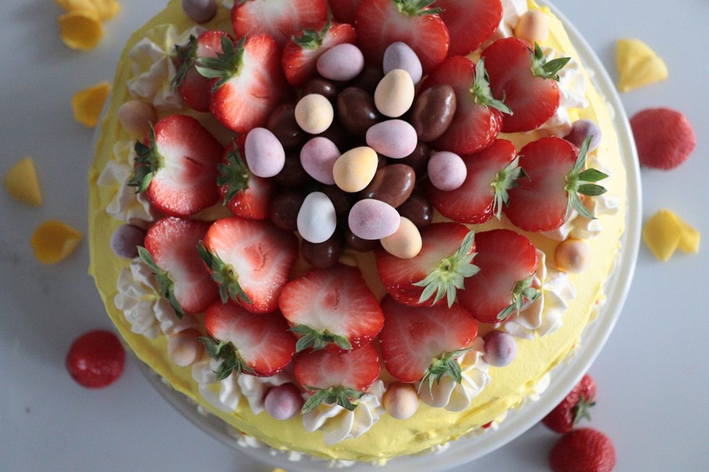 Vaniljekake med ostekrem og hint av jordbær | Oppskrift Idéfull av Tove